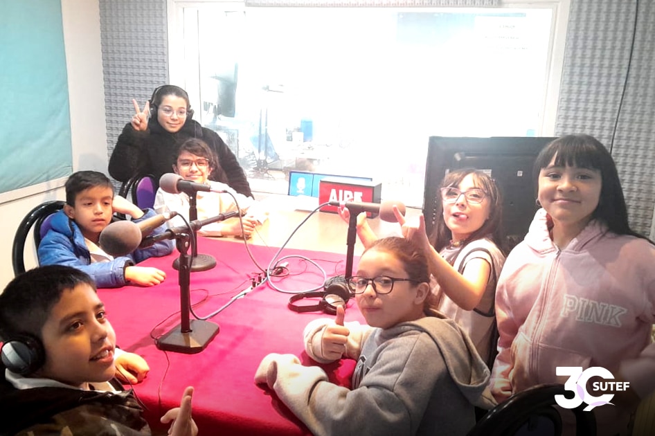 La Escuela en la radio comunitaria FM Nuestras Voces